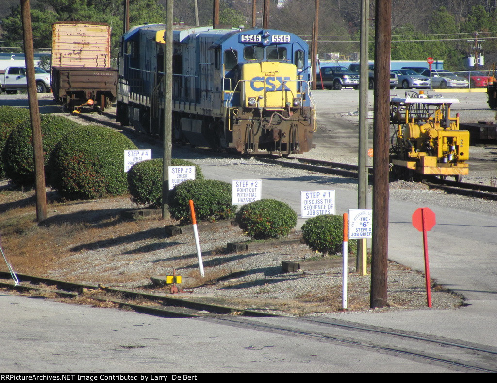 CSX 5546 - pushed aside at Tilford
